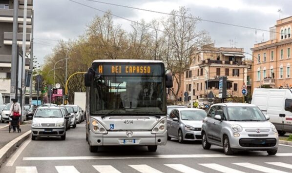 Manifestazioni E Cortei Oggi E Domani A Roma Ecco Dove E Le Strade