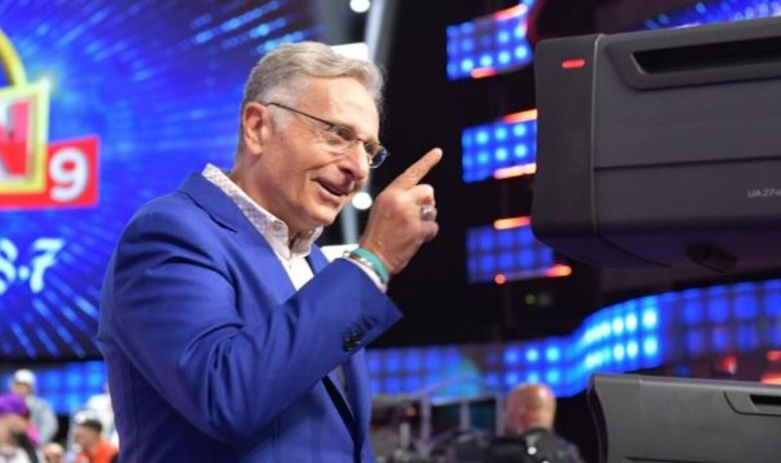 Ascolti tv sabato 23 agosto 2025, chi ha vinto ieri sera tra Evviva e Ciao Darwin? Dati Auditel ...